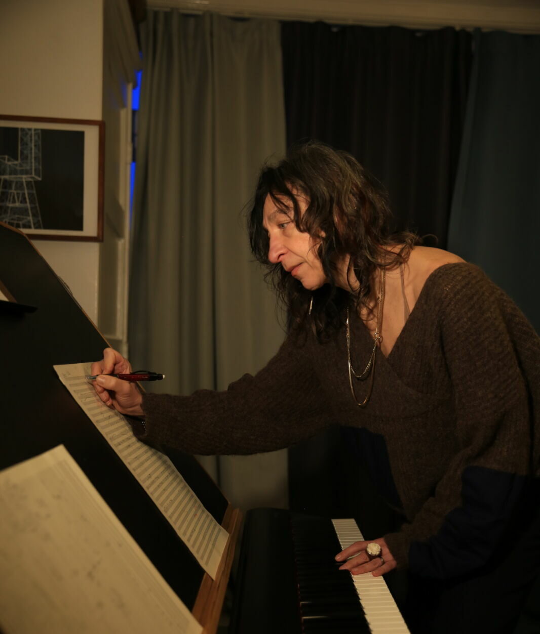 World Premiere : Falling - Calliope Tsoupaki